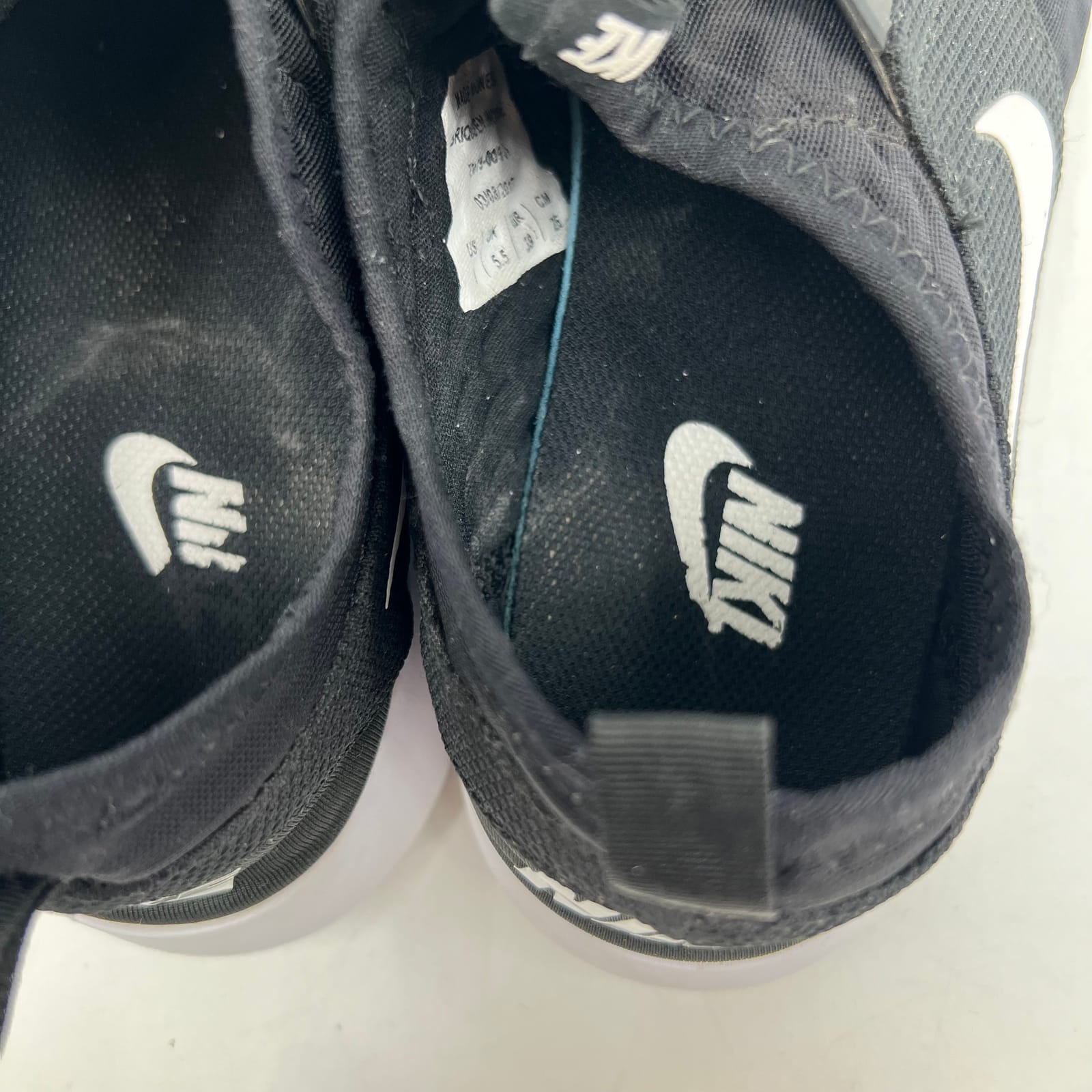 Nike Black and White Lace Up Athletic Sneakers Nike Black and White Lace Up Athletic Sneakers ...