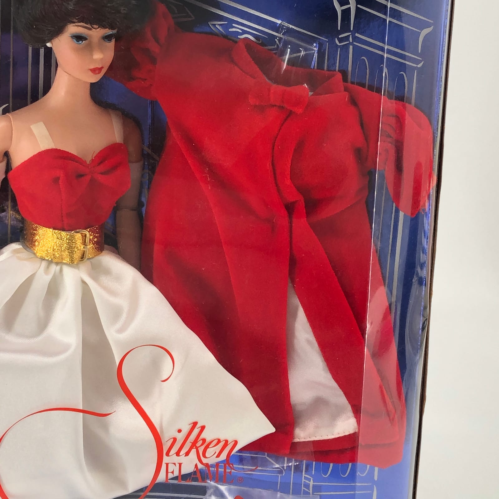 Barbie Classic Fashion Doll with Accessories Barbie Classic Fashion ...
